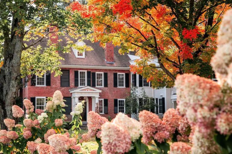 17 Unforgettable Weekend Getaways in Vermont - Roaming the USA